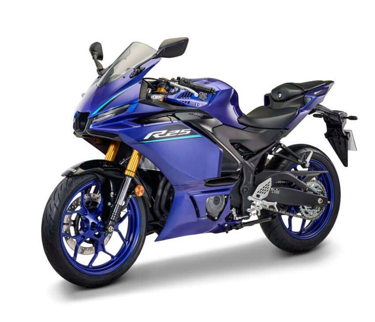 Yamaha R25 pamer 2 warna baru di negara tetangga, harga tak berubah