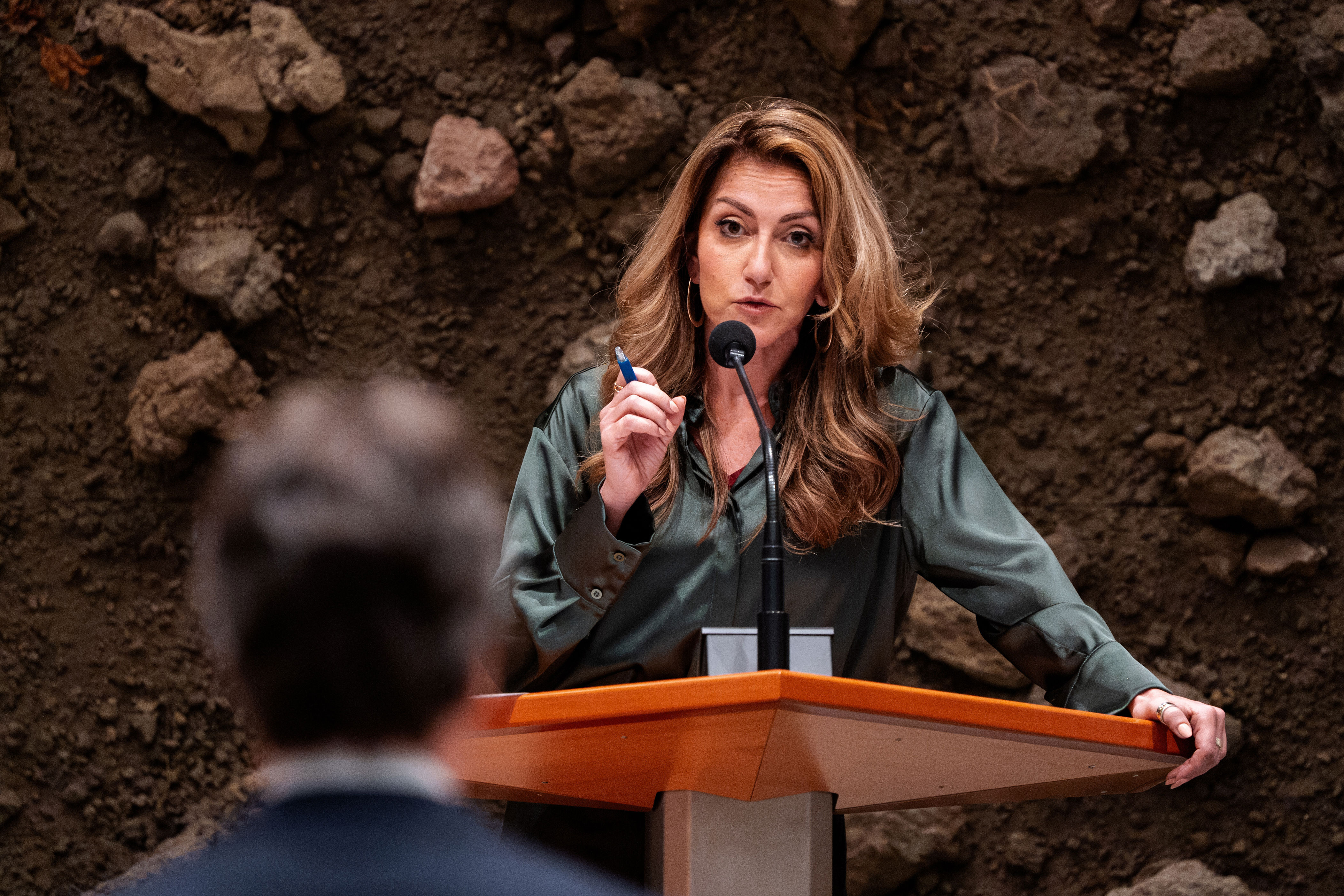 Minister Yesilgöz over Trumps beslissing: "We moeten het hoofd koel houden"