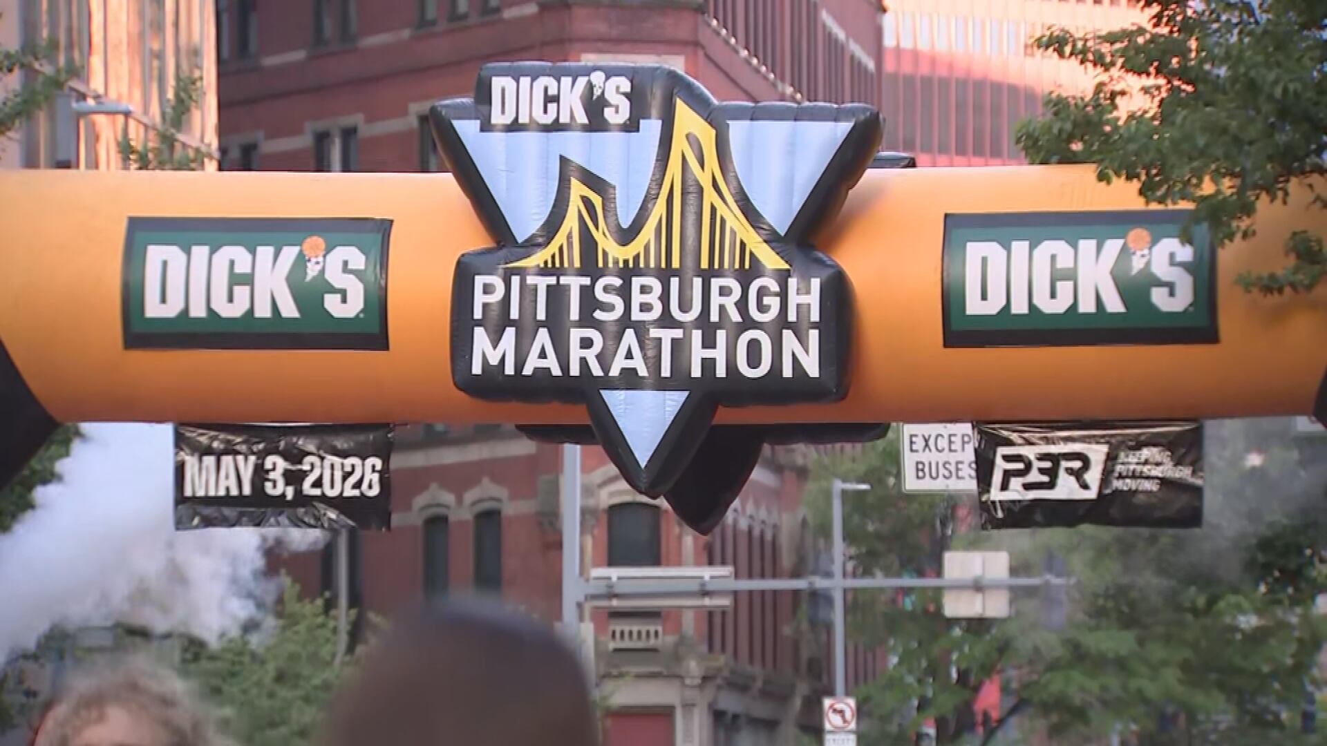 Pittsburgh half marathon winners cross finish line in just over an hour