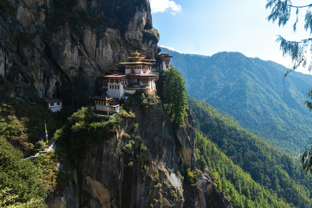 15 bizarre isolated monasteries built on cliffs and mountains
