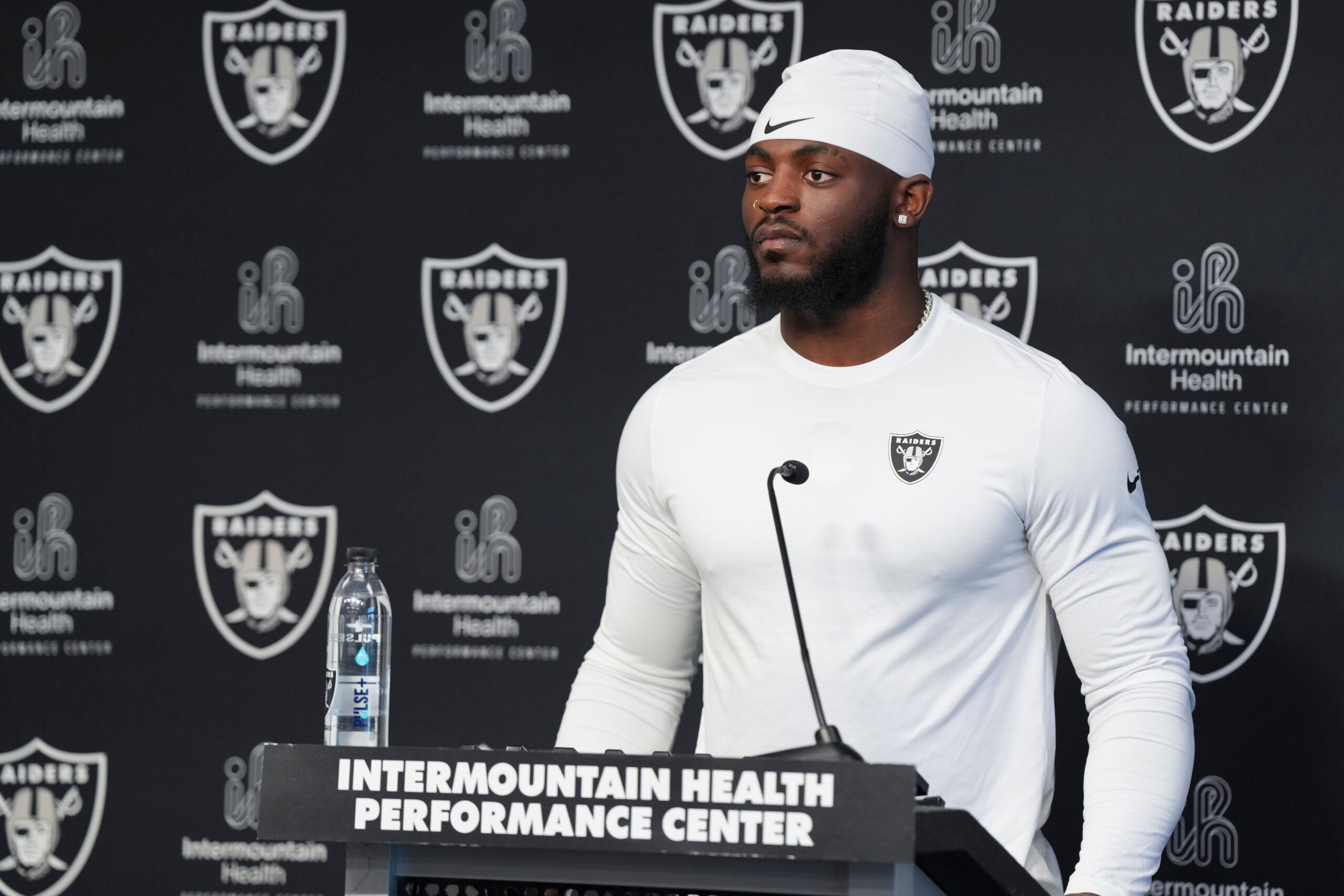 Raiders made a significant but shocking roster move during minicamp ...