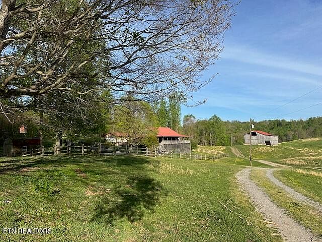 Serene 1960 cabin retreat in Ewing, Virginia, nestled on 124.55 acres ...