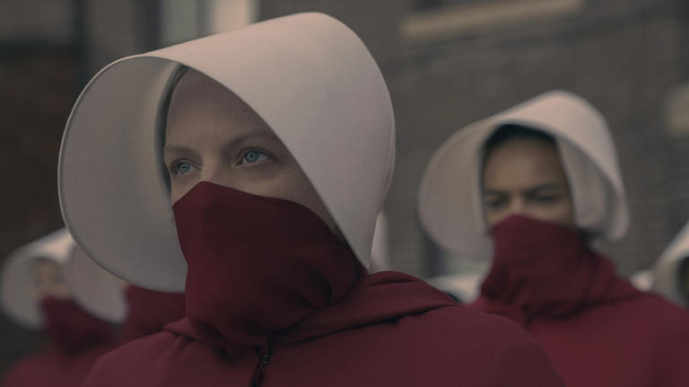Margaret Atwood didn't hold back her thoughts on the '90s Handmaid's ...