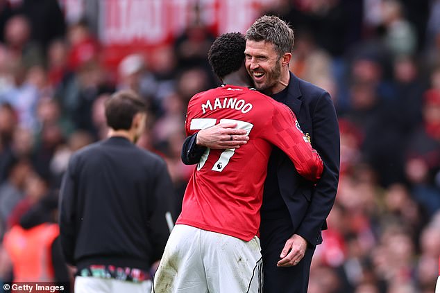 Gary Neville and Roy Keane clash over praise for Michael Carrick's tactics