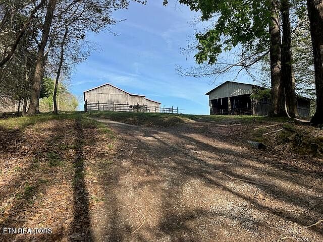 Serene 1960 cabin retreat in Ewing, Virginia, nestled on 124.55 acres ...