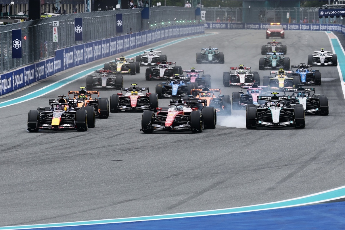 "We love V8s" - What F1 manufacturers think about future engine regulations