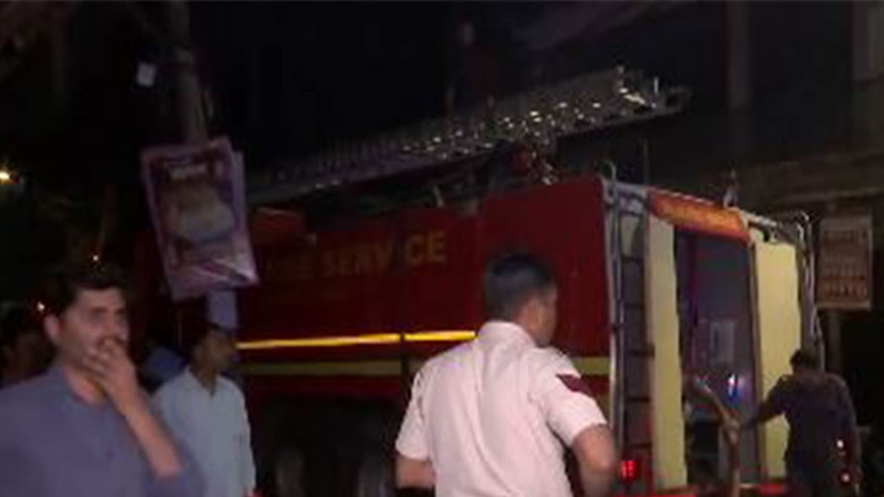 Delhi: Fire breaks out in Chawri Bazar building, 5 fire tenders sent