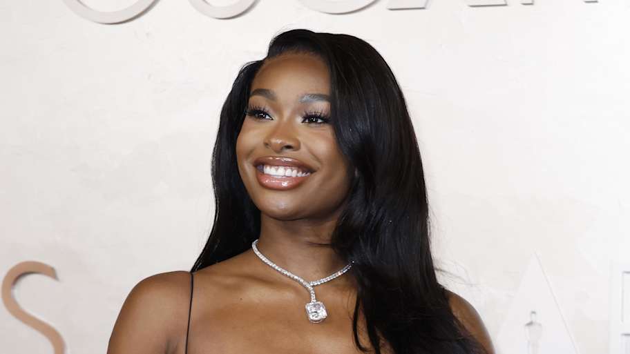 Donovan Mitchell's fiancée Coco Jones rocks hot pink dress before ...