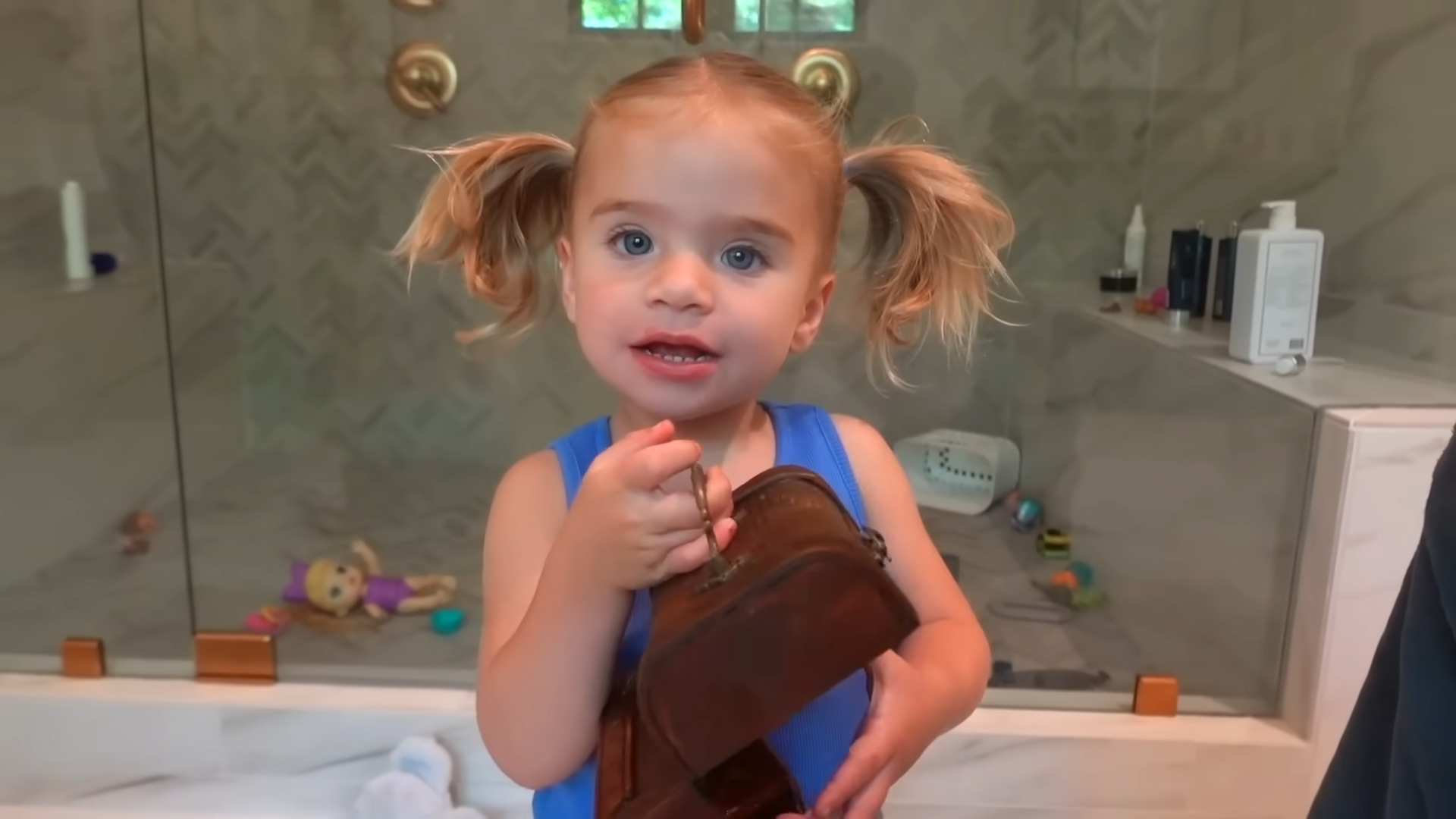 Morning routine at 9 months pregnant with four kids