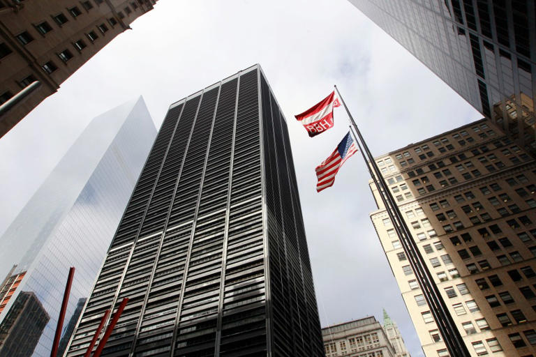 One Liberty tenant Cleary Gottlieb renews lease