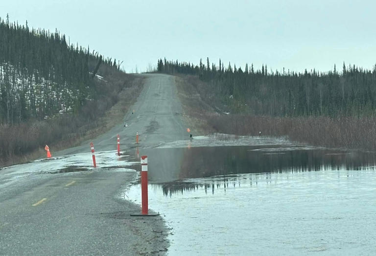 Flooding closes Alaska Highway, cuts off access to US.-Canada border