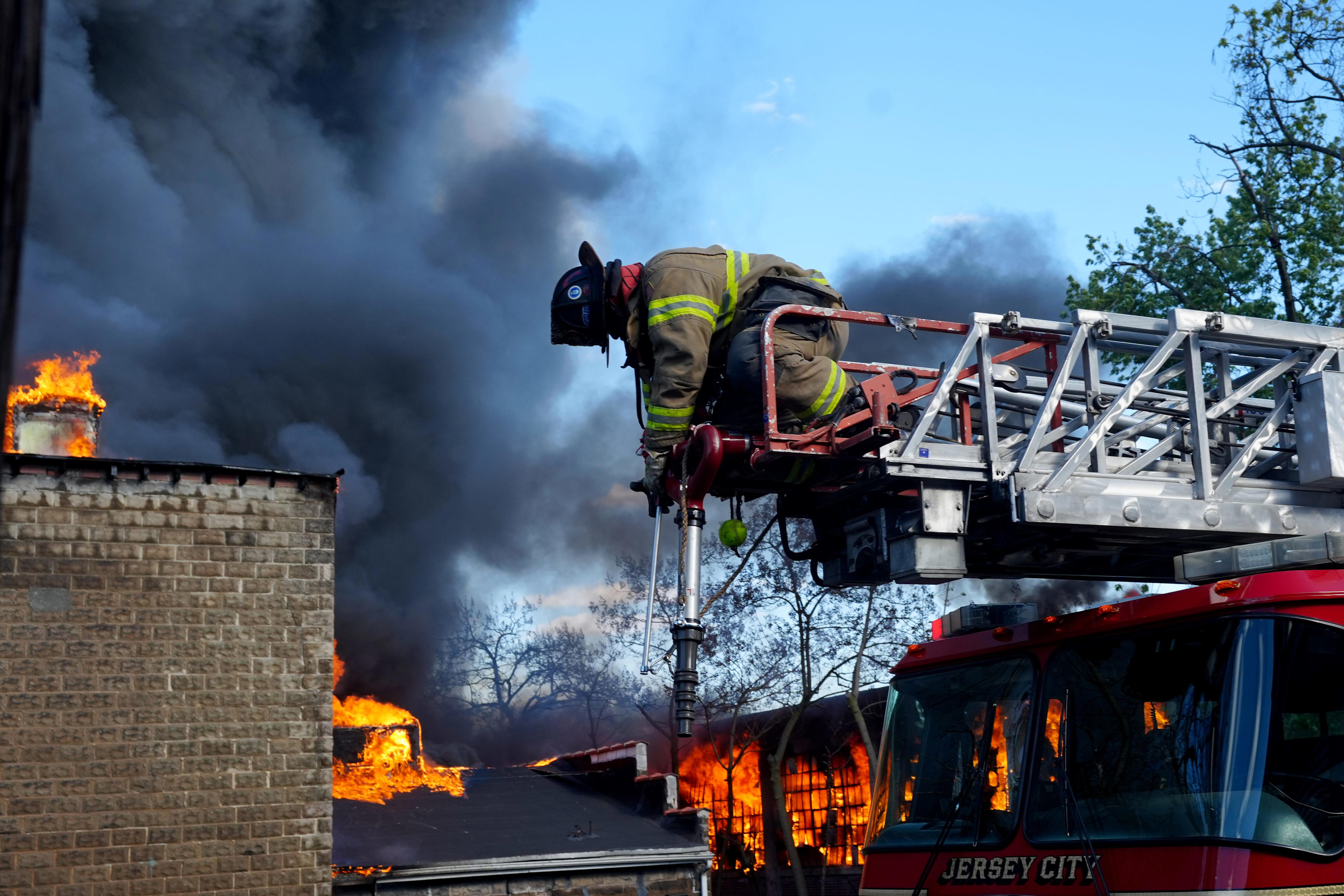 Multiple fire departments fight heavy Belleville fire