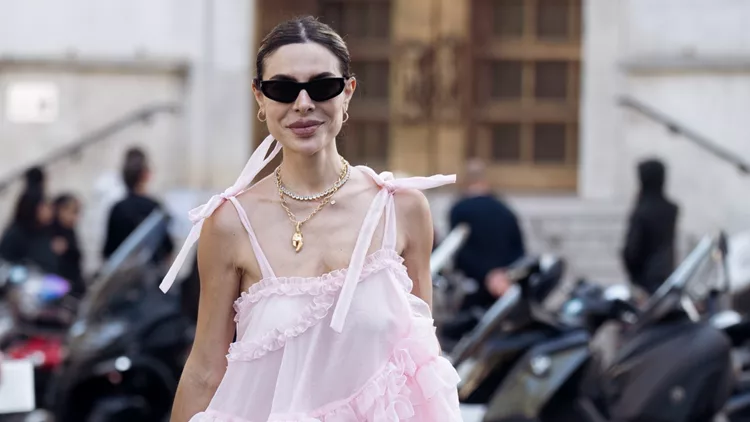 Το καλοκαιρινό φόρεμα με φιόγκους από τη Zara που θα σου φτιάξει αμέσως ...