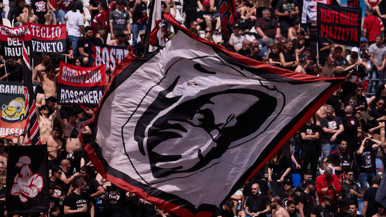 Milan, pioggia di fischi dai tifosi: la squadra non si avvicina al ...