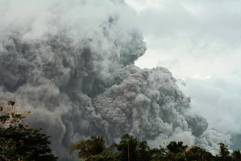 Mayon volcano erupts, forcing evacuation of thousands