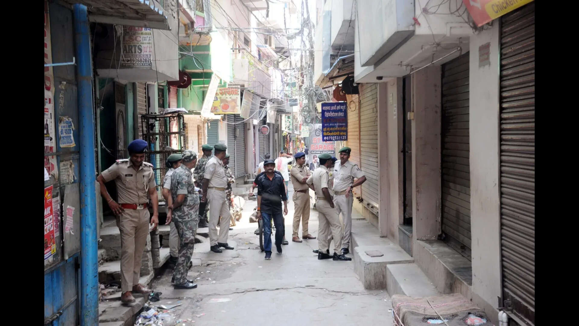 Two juveniles detained for killing man, injuring his wife