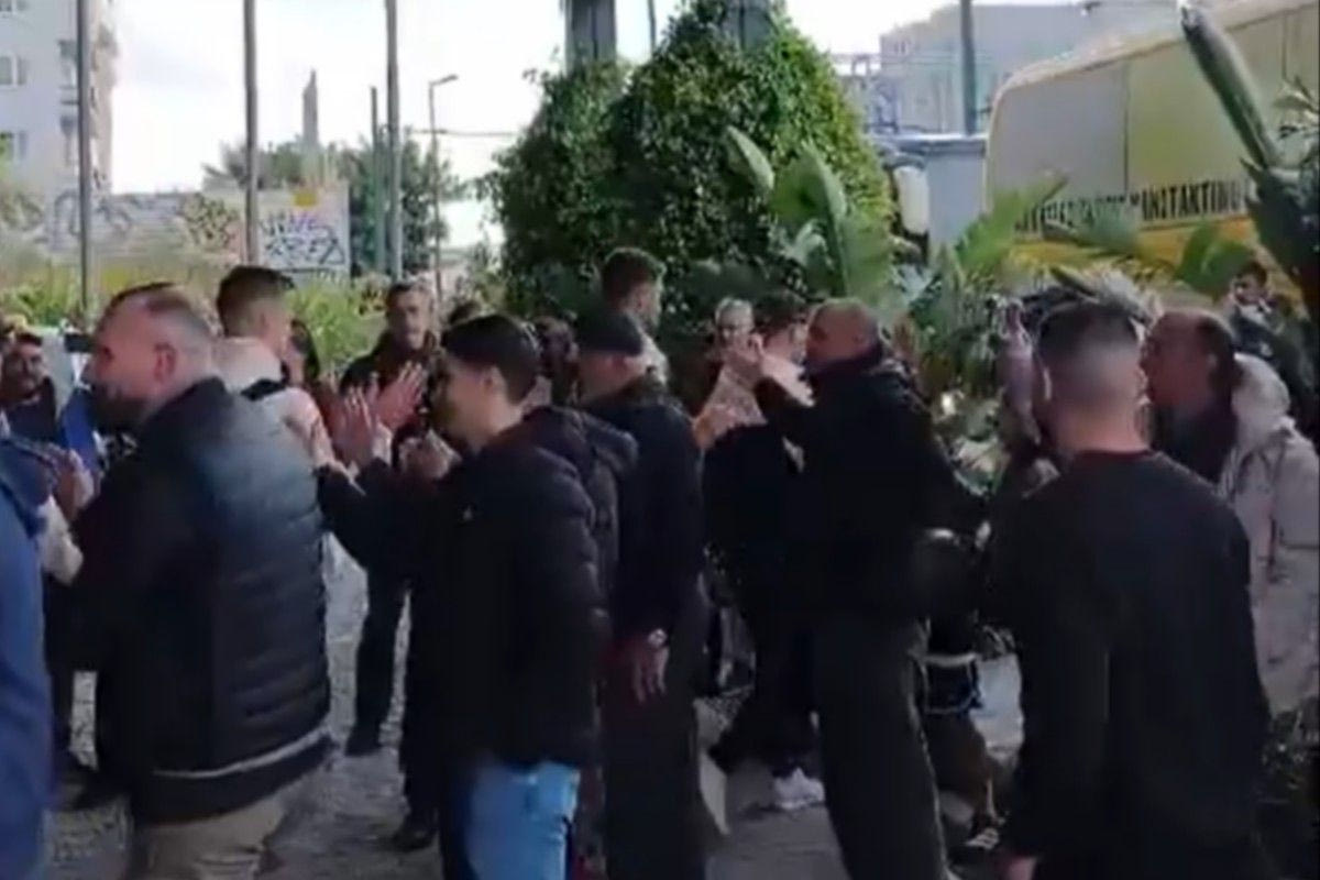 ΑΕΚ: Με "Νάτοι, νάτοι οι πρωταθλητές" αποχώρησε η αποστολή της Ένωσης ...