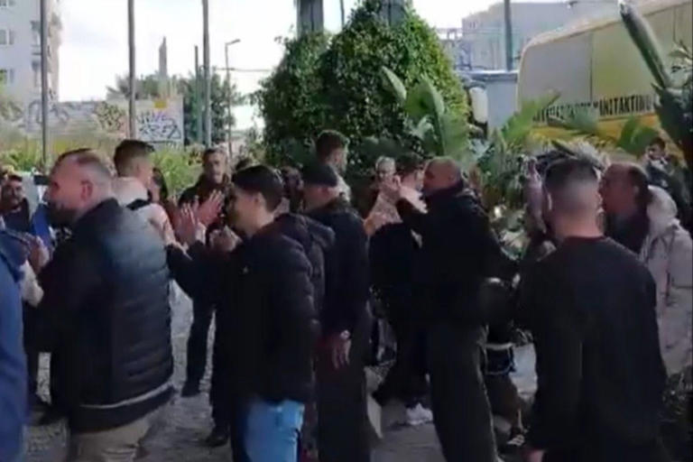 ΑΕΚ: Με "Νάτοι, νάτοι οι πρωταθλητές" αποχώρησε η αποστολή της Ένωσης ...