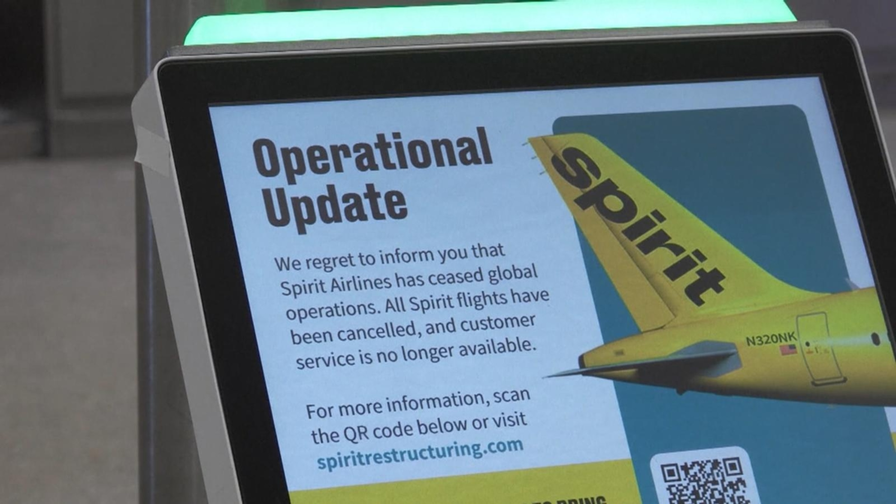 Thousands of travelers left scrambling after Spirit Airlines' sudden ...