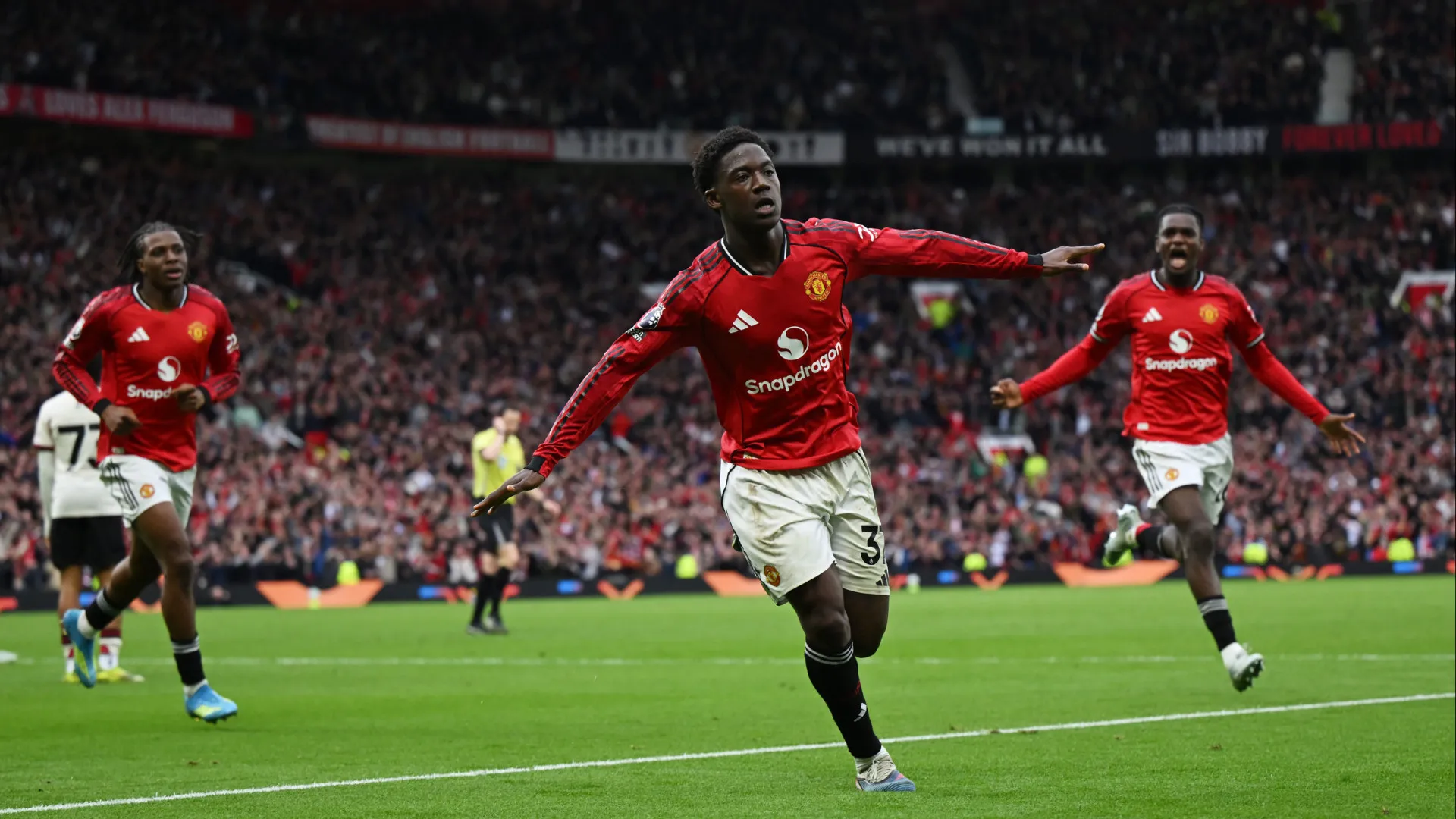 Proscrito de Amorim decide. United vence Liverpool e garante Champions