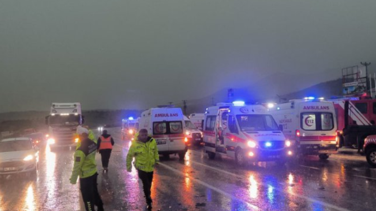 Ανατροπή λεωφορείου στην Τουρκία με 15 τραυματίες - Αναφορές και για ...