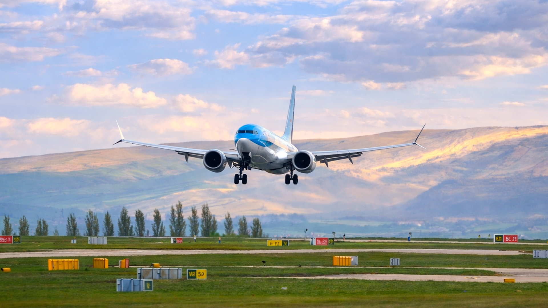 Pilot aborts landing at the last second