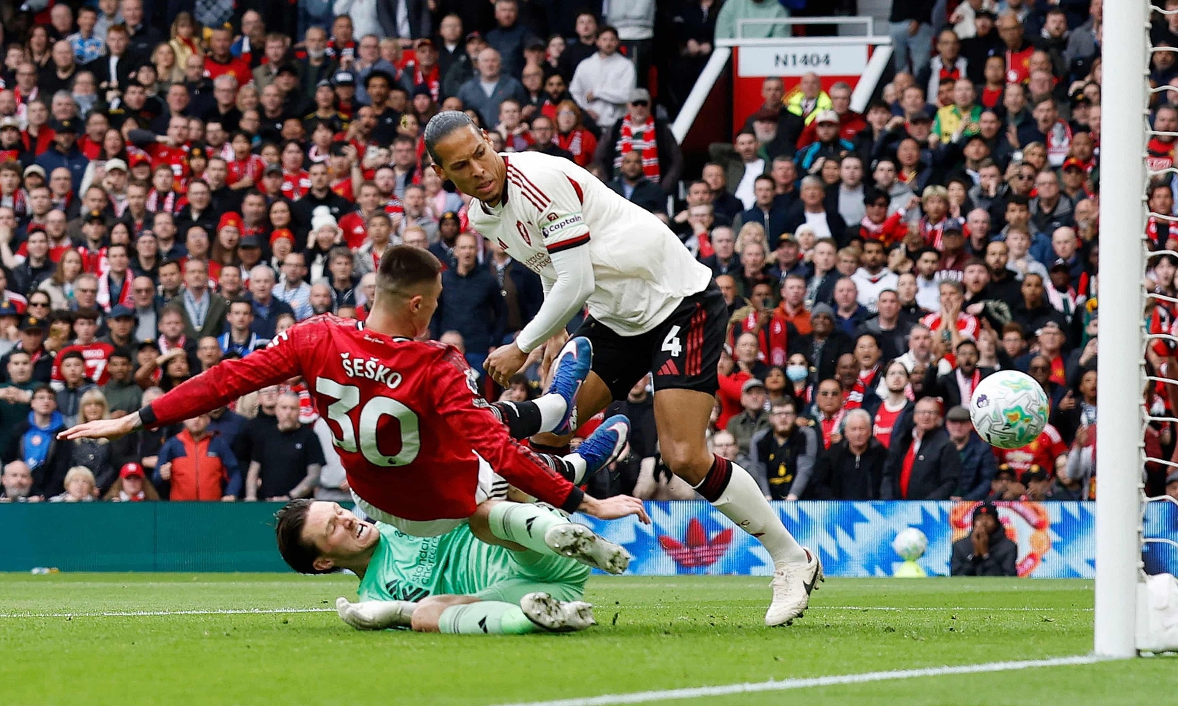Man Utd thắng Liverpool, giành suất Champions League