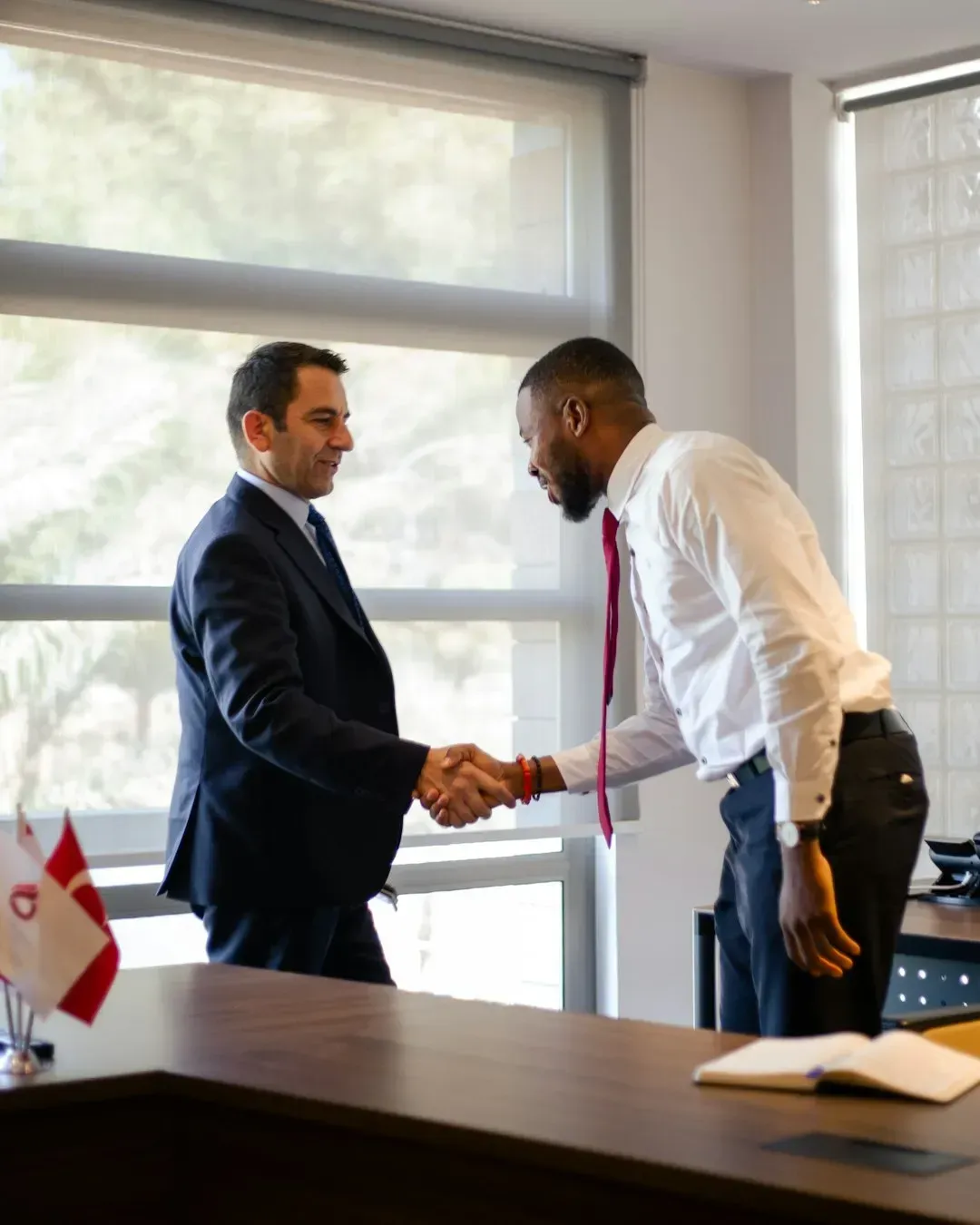 6 old-school good manners that are red flags today