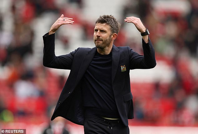 Gary Neville and Roy Keane clash over praise for Michael Carrick's tactics