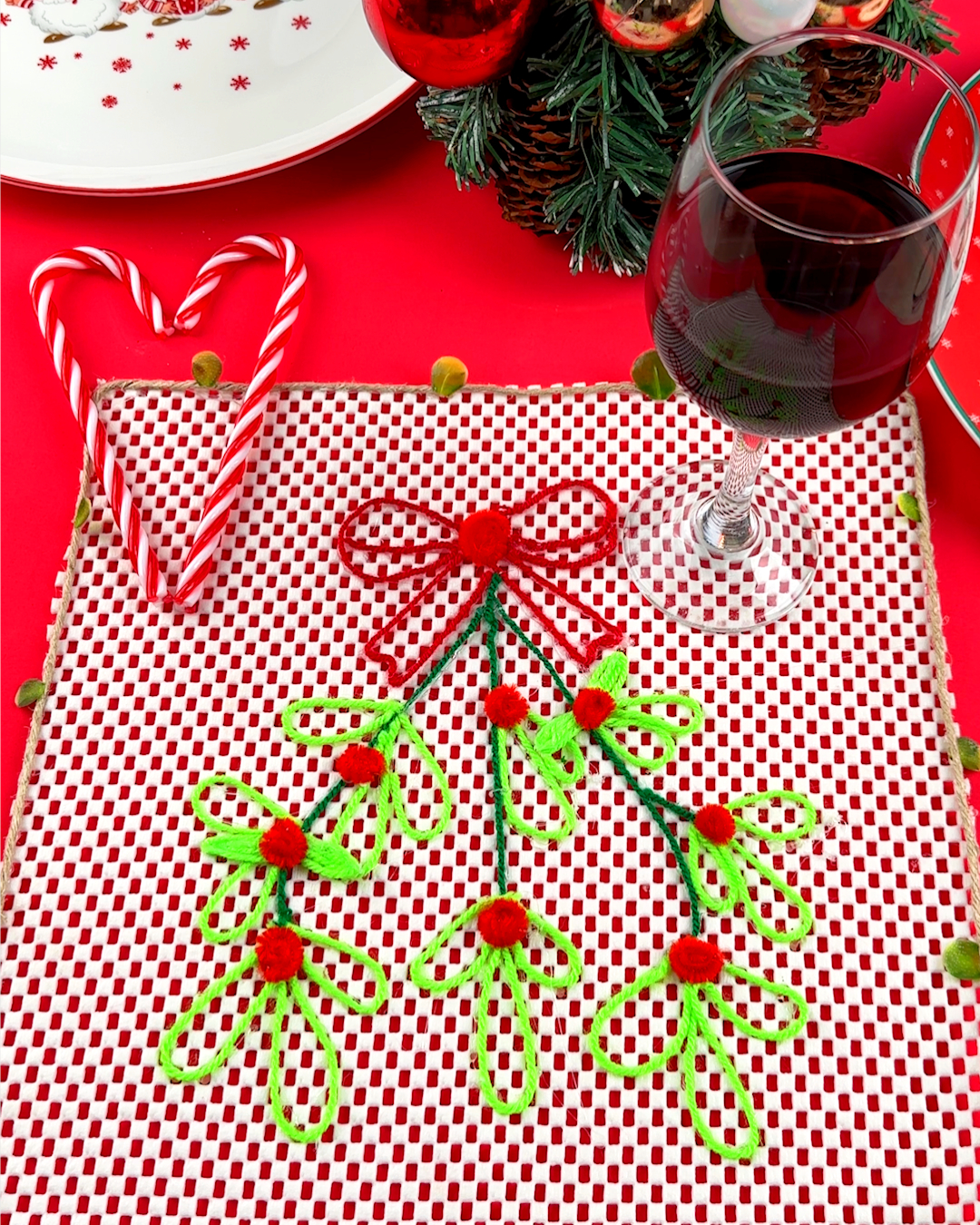 DIY mistletoe placemat for a merry table🎄