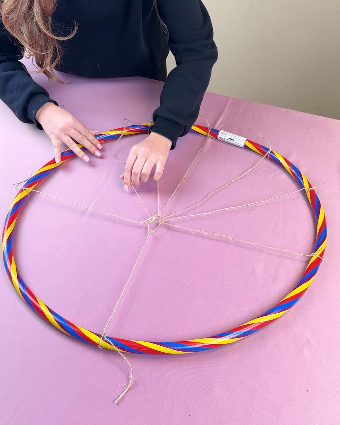 Die gruseligste Netzdekoration aus einem Hula-Hoop 🕷️🕸️