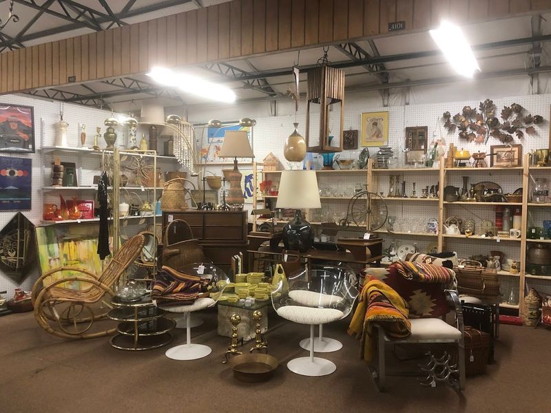 The enormous Ohio antique mall where you can spend all day hunting for ...
