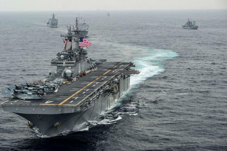 US Navy sinks 6 Iranian boats in Hormuz Strait as ceasefire imploding