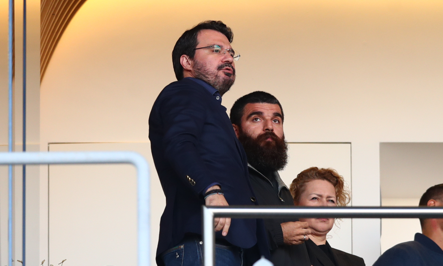 Στα αποδυτήρια του ΠΑΟΚ, Γιώργος και Νίκος Σαββίδης μοίρασαν ...
