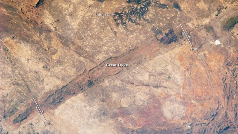 NASA scientists reveal a 2.5-billion-year-old hidden structure within ...