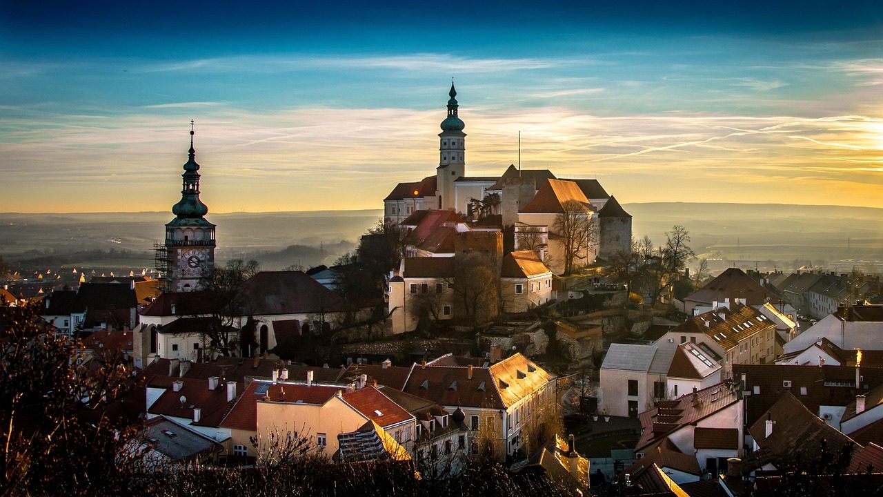 6 charming small towns that got too popular and lost everything that ...
