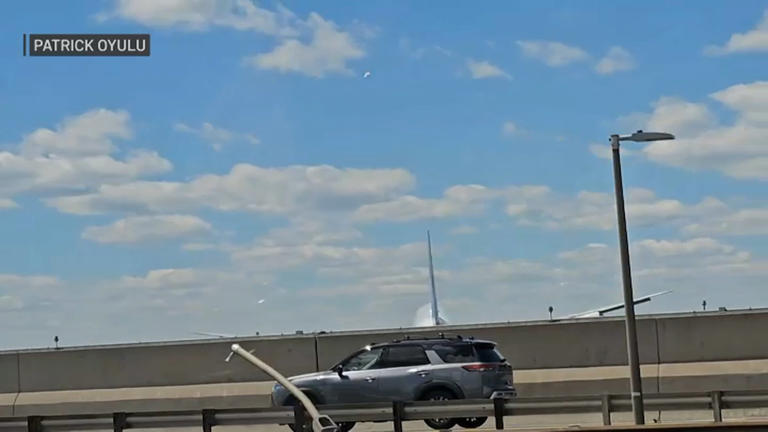 United jet hits Turnpike light pole, tractor trailer while landing at ...