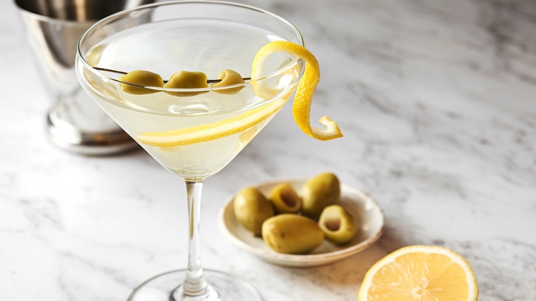 These are the 5 best cocktails to pair with raw oysters