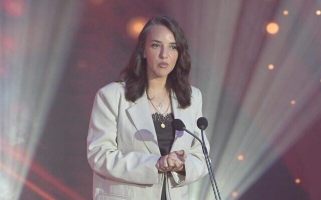 Police detain far-right provocateur after harassment of Arab journalist ...