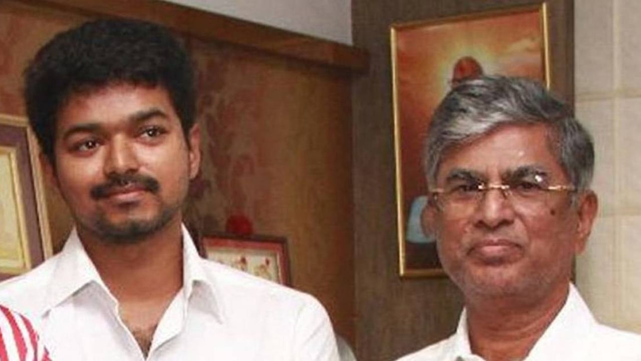 Vijay's father SA Chandrasekhar offers prayers at Tiruttani temple ...