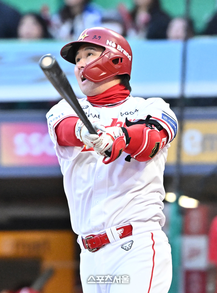 KBO 최초 보인다…SSG 최정, 21시즌 연속 10홈런까지 '-2'