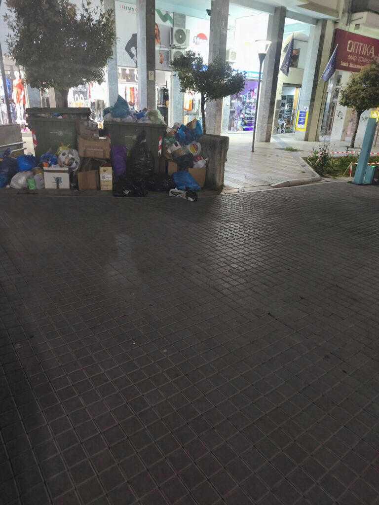 Πάτρα: Απερίγραπτη η εικόνα στο κέντρο – Σπασίματα και βρωμιές φωτο