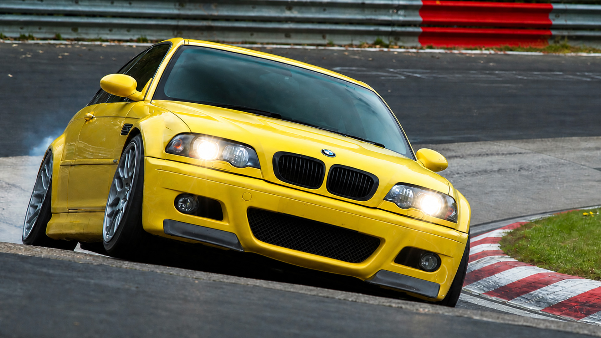 Old school BMW M3 attacks tight circuit turn