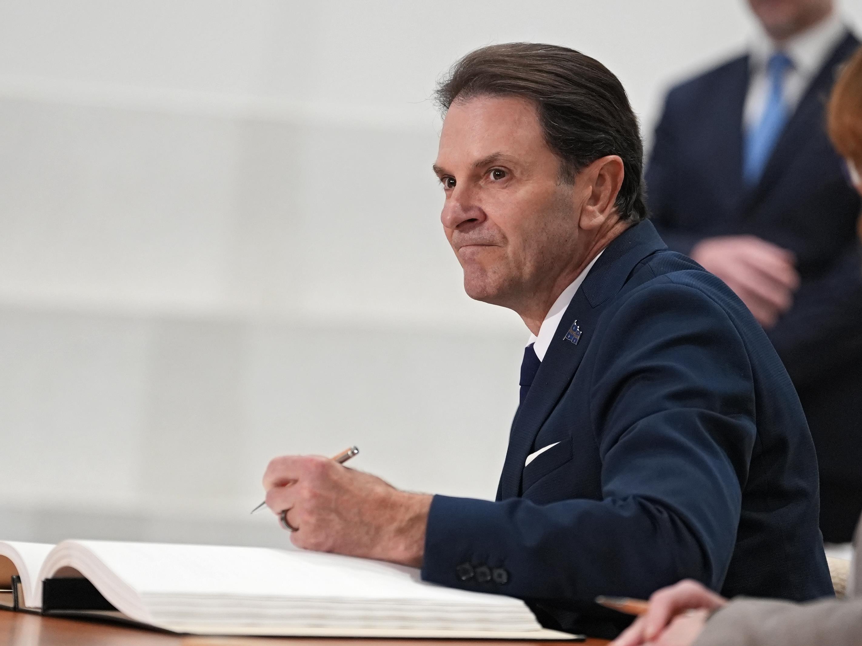 Réouverture promise du PEQ : « les actes tardent à arriver