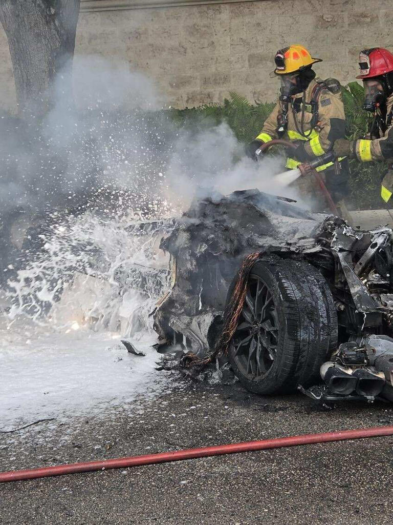 Car bursts into flames after hitting tree in Fort Lauderdale; 2 injured ...