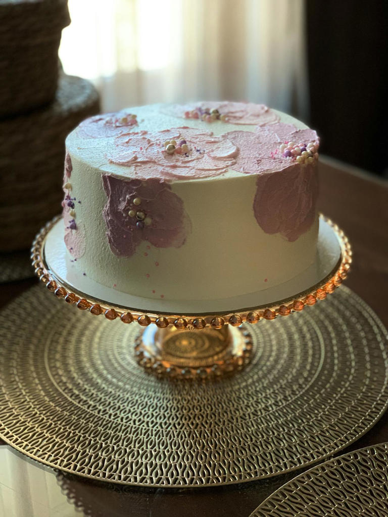 Black entrepreneur unveils first-ever heated cake stand ...