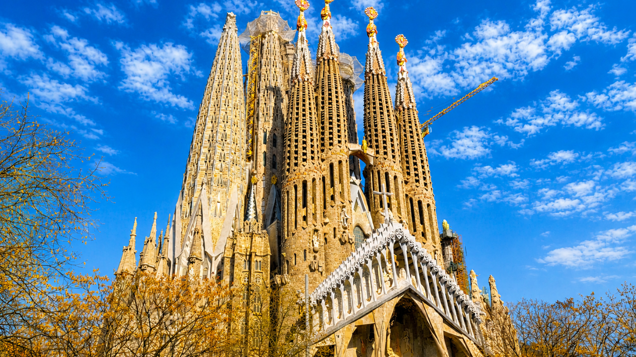 Sagrada Familia walk Barcelona iconic cathedral views (4K)