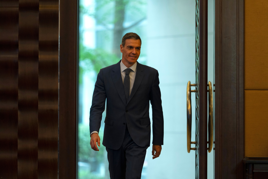 Αεροπλάνο που μετέφερε τον Πέδρο Σάντσεθ έκανε αναγκαστική προσγείωση ...