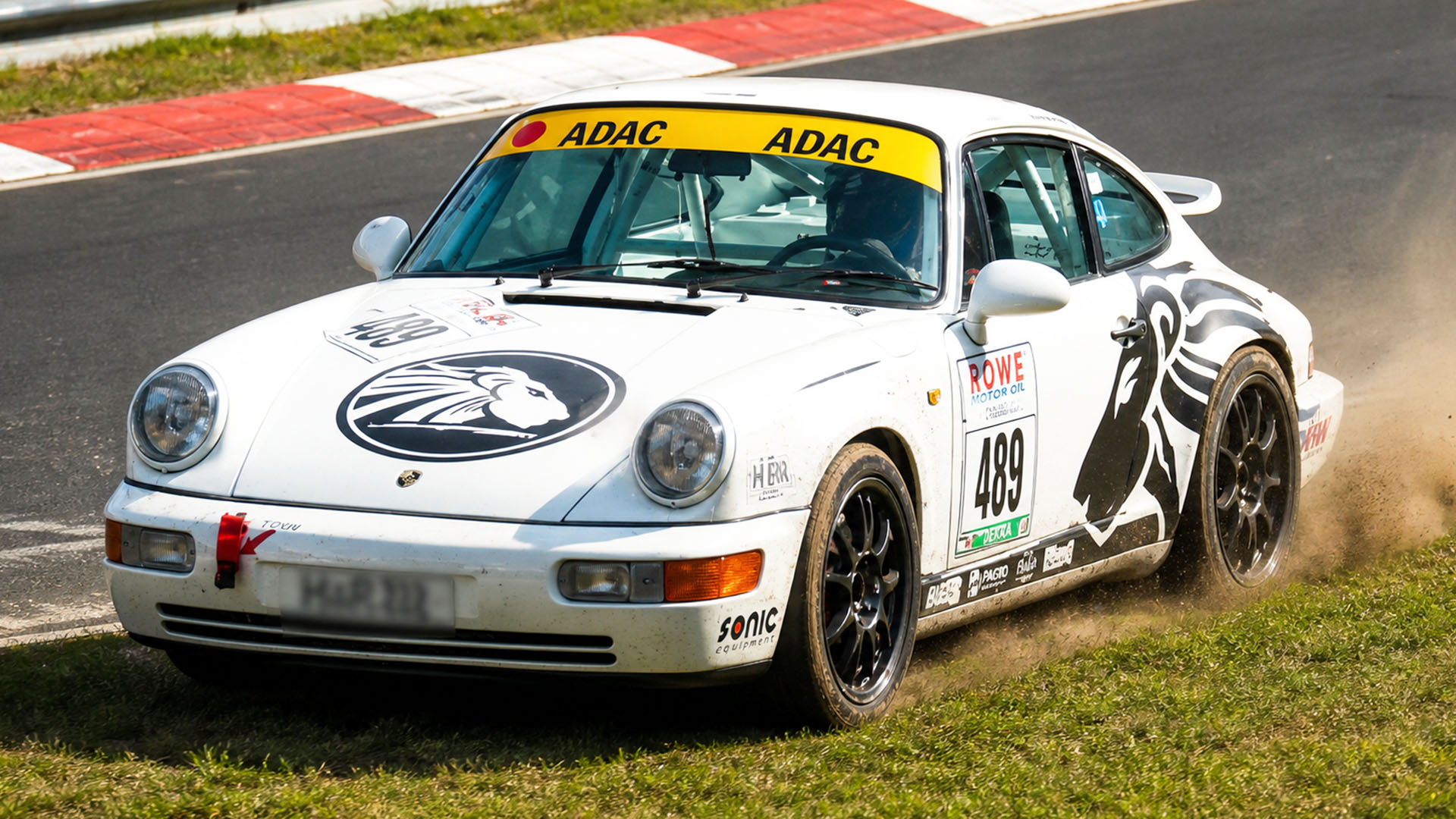 Classic Porsche loses grip on slippery Nürburgring corner during race