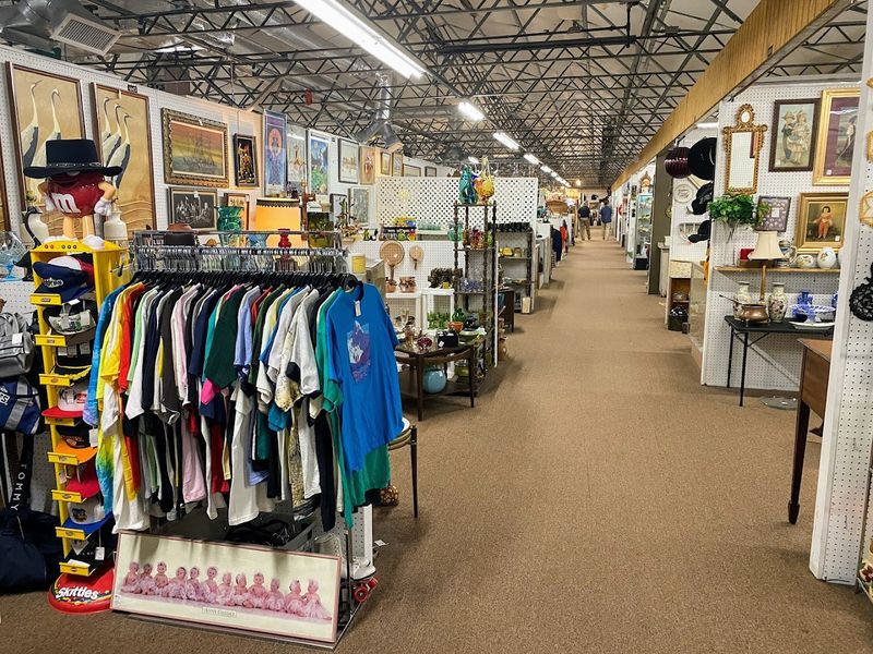 The enormous Ohio antique mall where you can spend all day hunting for ...